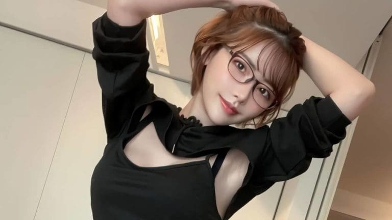 La actriz nopor Eimi Fukada llevo a cabo un evento de "abrazos gratis ...